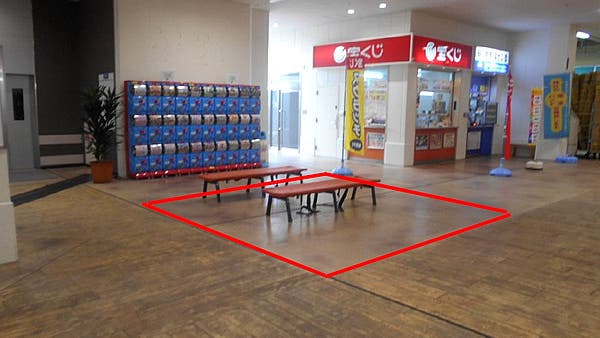 【フレスポ東大阪】1F宝くじ横の写真2