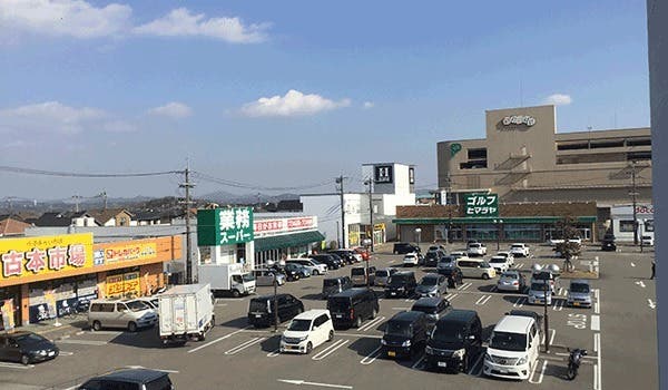 【センチュリーガーデンフレスポ】駐車場内の写真1