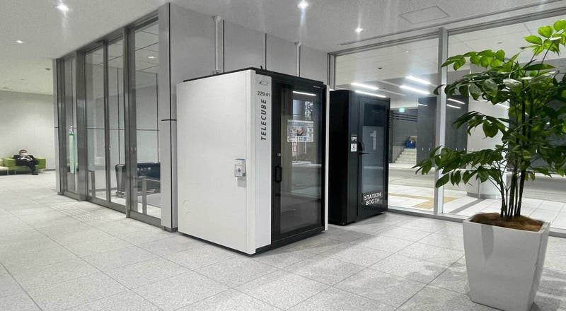 【テレキューブ】大崎センタービルの個室型ワークブース（229-01）です。視線と音を遮る、プライベートな集中環境。