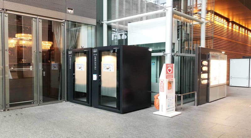 【テレキューブ】東京ビルディング　TOKIAの個室型ワークブース（37-03）です。視線と音を遮る、プライベートな集中環境。