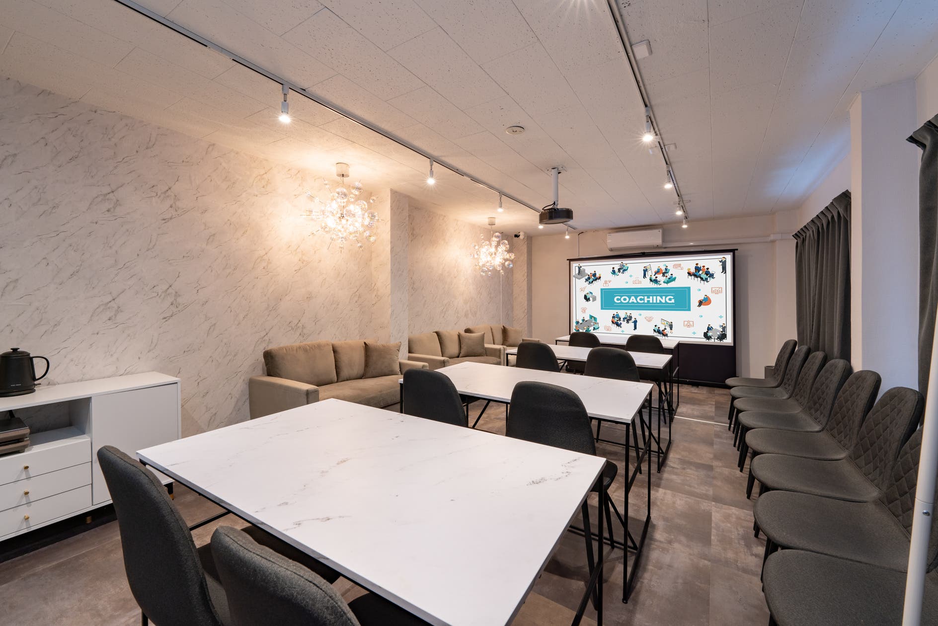 秋葉原駅4分🚶✨最大25名👥100㌅大画面プロジェクター🎥ボードゲーム🎴パーティー🎉飲み会🍺女子会👧の写真6