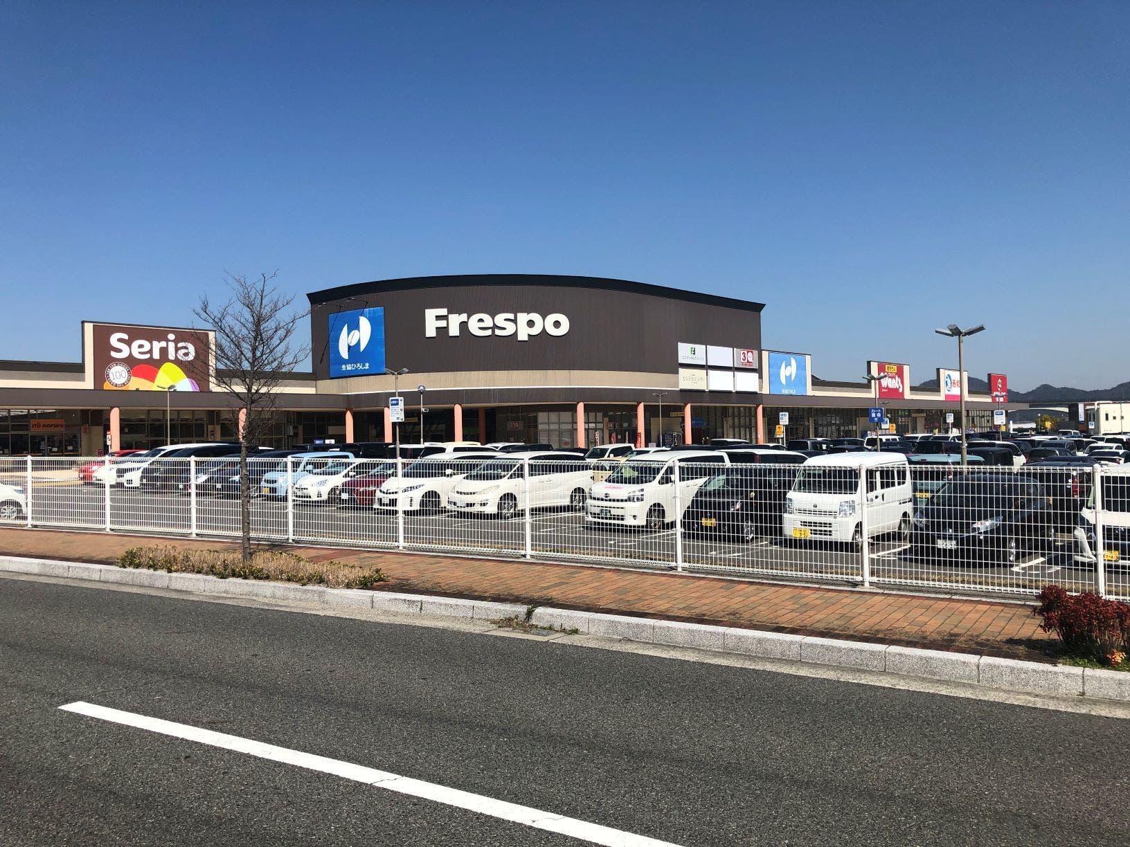 【フレスポ西風新都】フレスポ広場前駐車場①の写真1