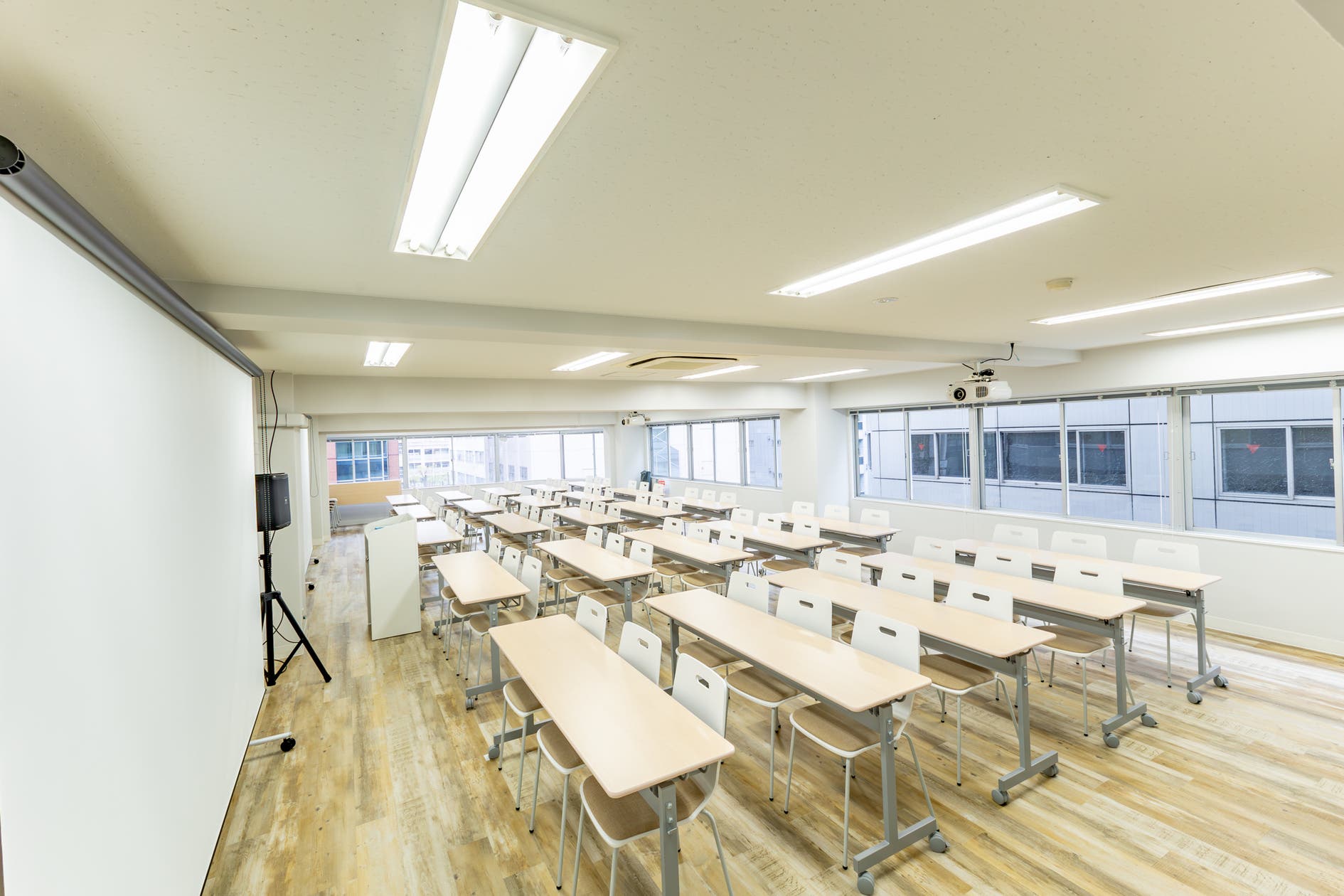 【新宿御苑前1分】100人着席可能な会議室｜Wi-Fi、プロジェクター、スクリーン完備｜セミナーやイベントに最適の写真26