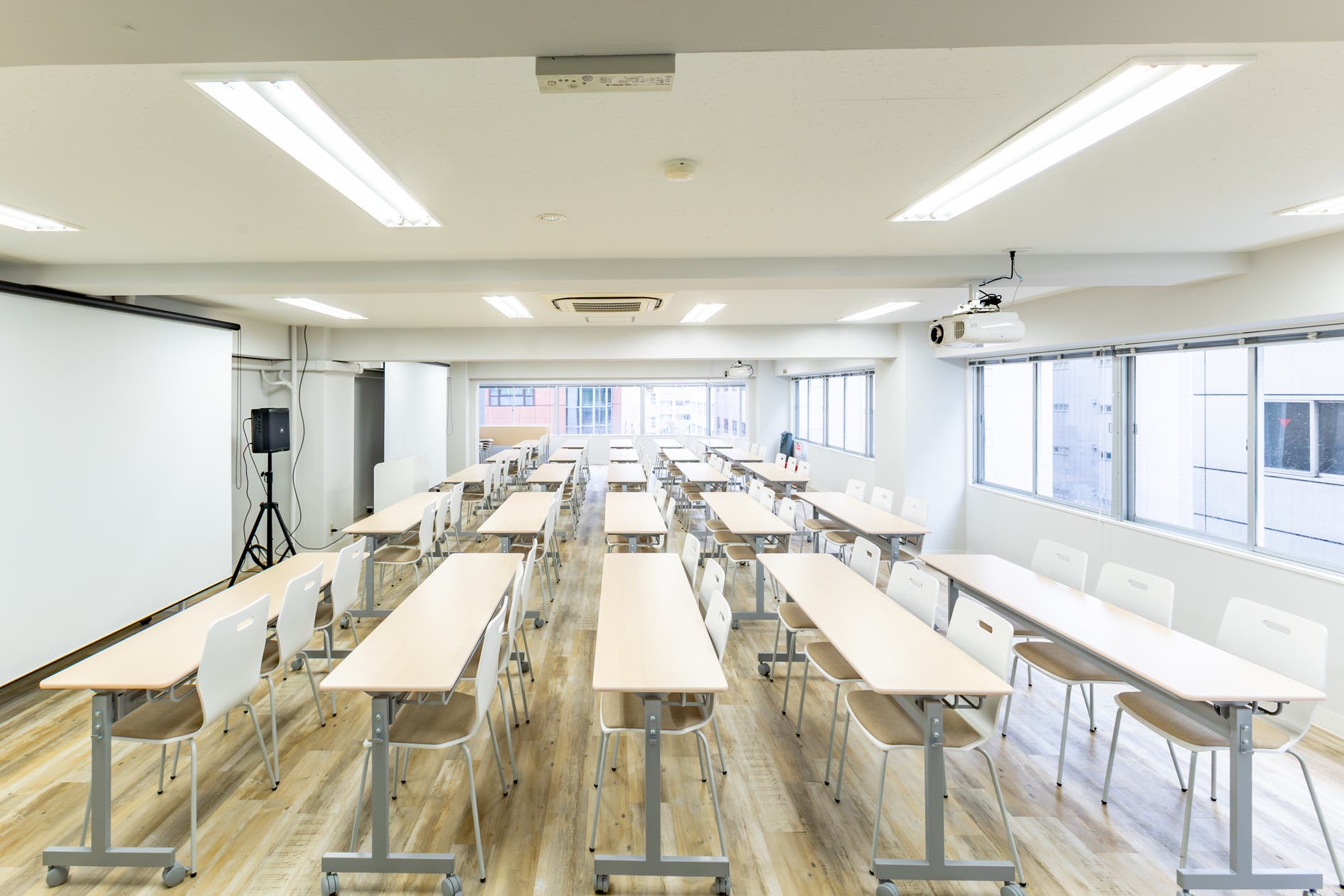 【新宿御苑前1分】100人着席可能な会議室｜Wi-Fi、プロジェクター、スクリーン完備｜セミナーやイベントに最適の写真14