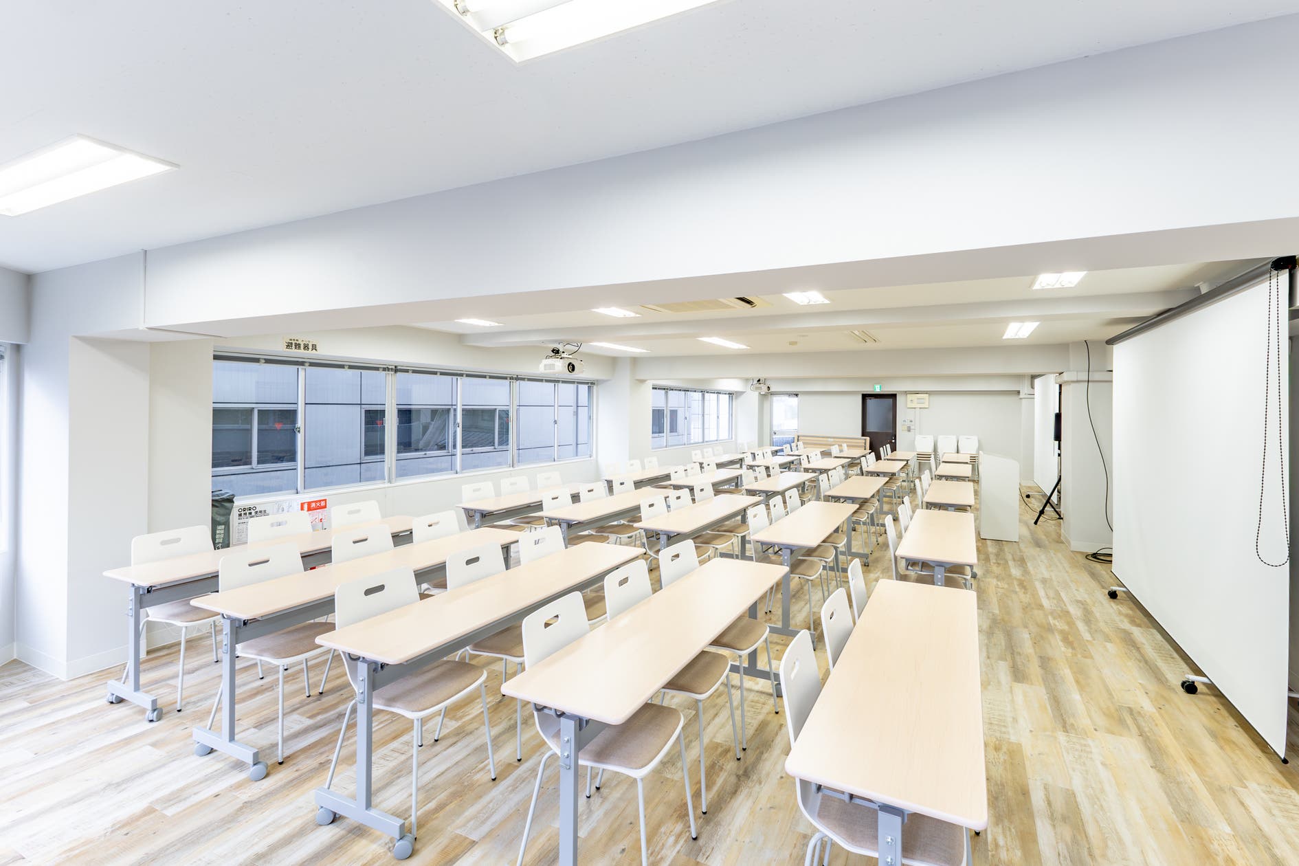 【新宿御苑前1分】100人着席可能な会議室｜Wi-Fi、プロジェクター、スクリーン完備｜セミナーやイベントに最適の写真16