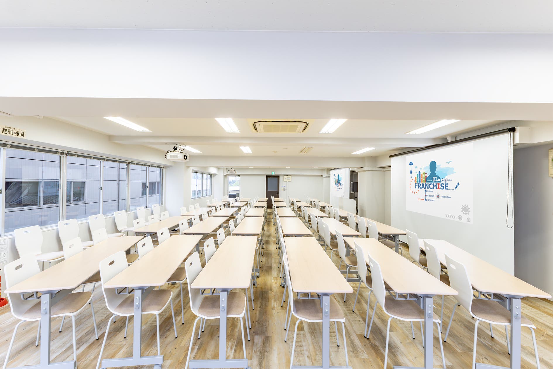 【新宿御苑前1分】100人着席可能な会議室｜Wi-Fi、プロジェクター、スクリーン完備｜セミナーやイベントに最適の写真5