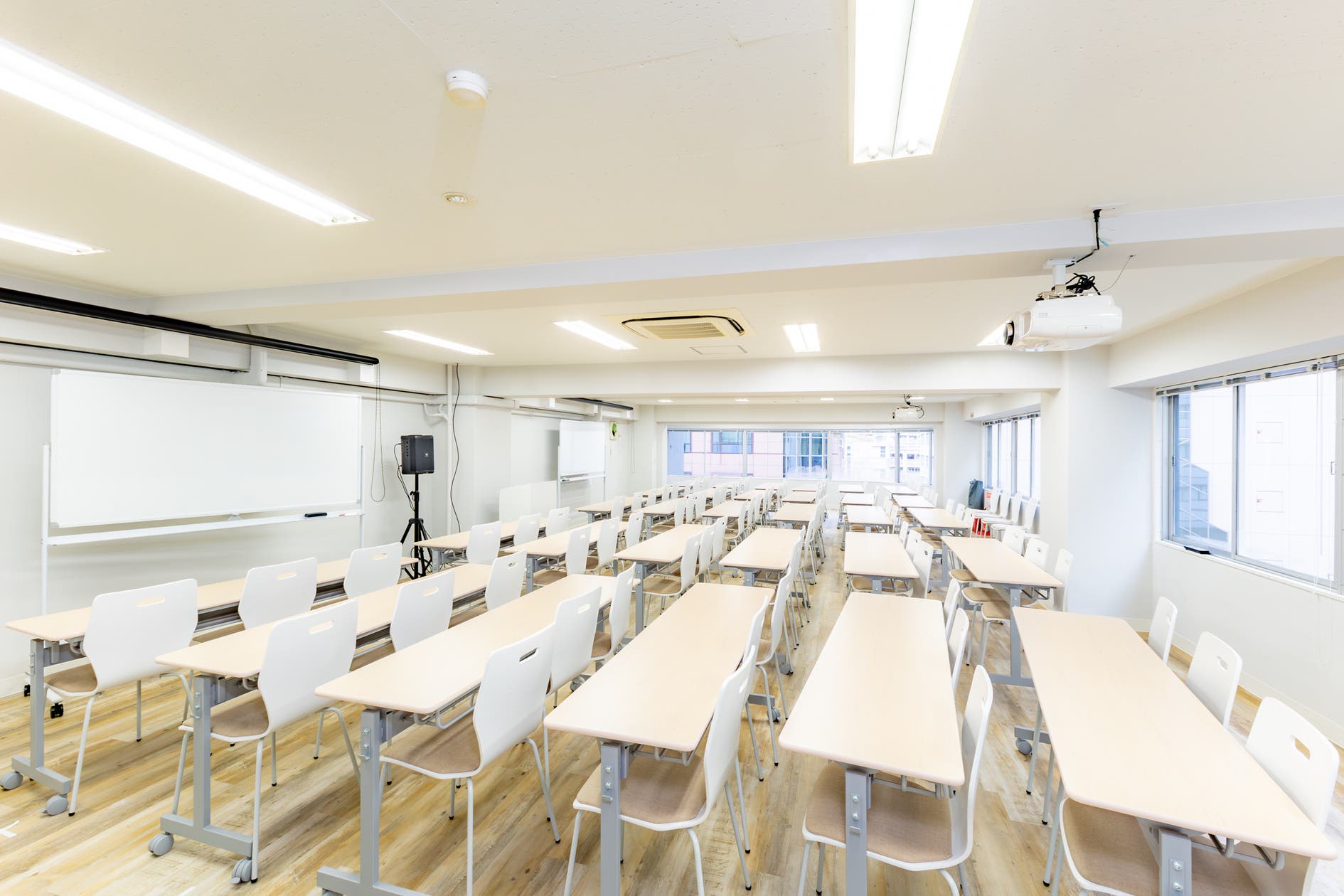 【新宿御苑前1分】100人着席可能な会議室｜Wi-Fi、プロジェクター、スクリーン完備｜セミナーやイベントに最適の写真15