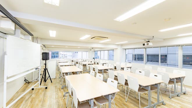 【新宿御苑前1分】100人着席可能な会議室|Wi-Fi、プロジェクター、スクリーン完備|セミナーやイベントに最適の写真10