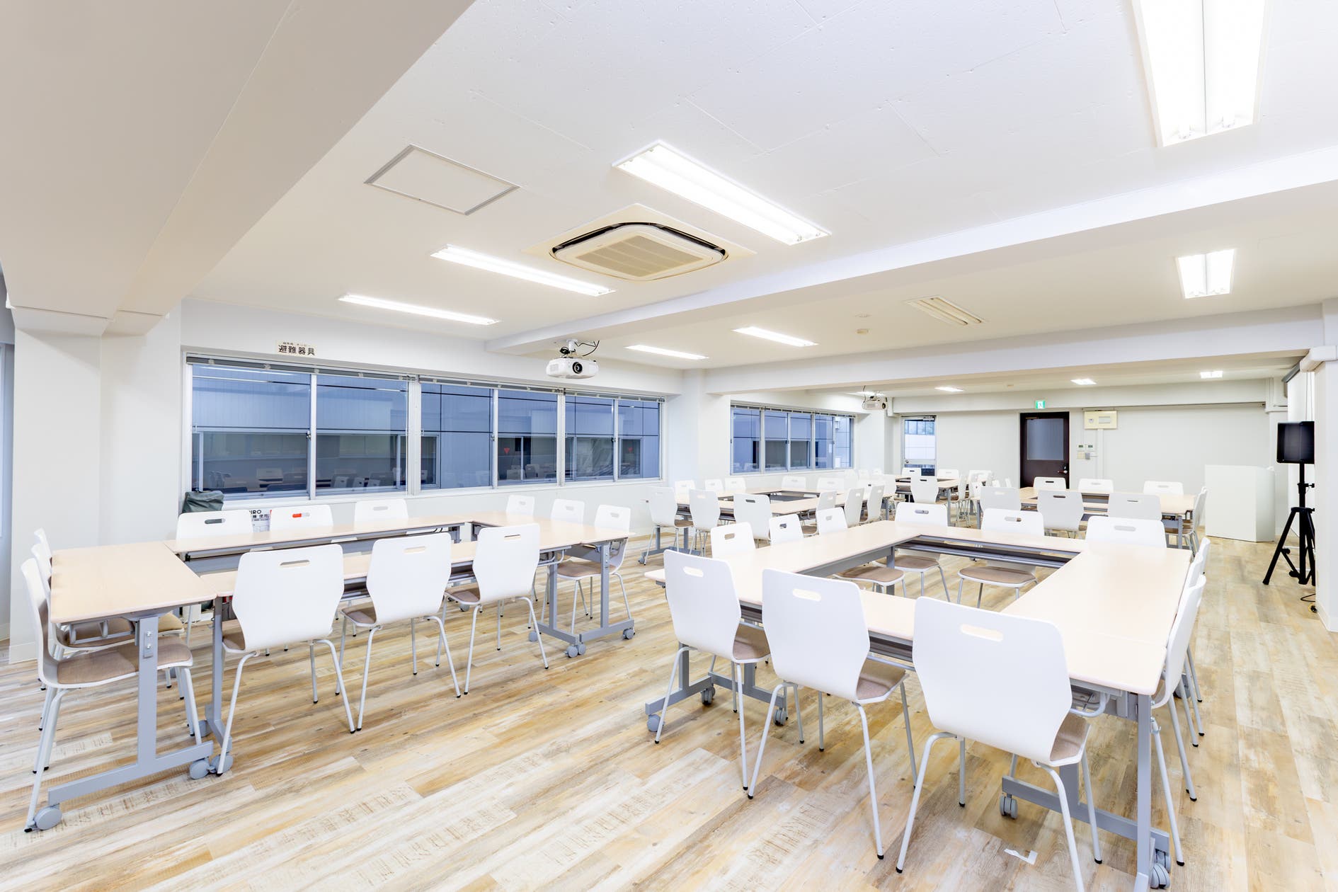 【新宿御苑前1分】100人着席可能な会議室｜Wi-Fi、プロジェクター、スクリーン完備｜セミナーやイベントに最適の写真7