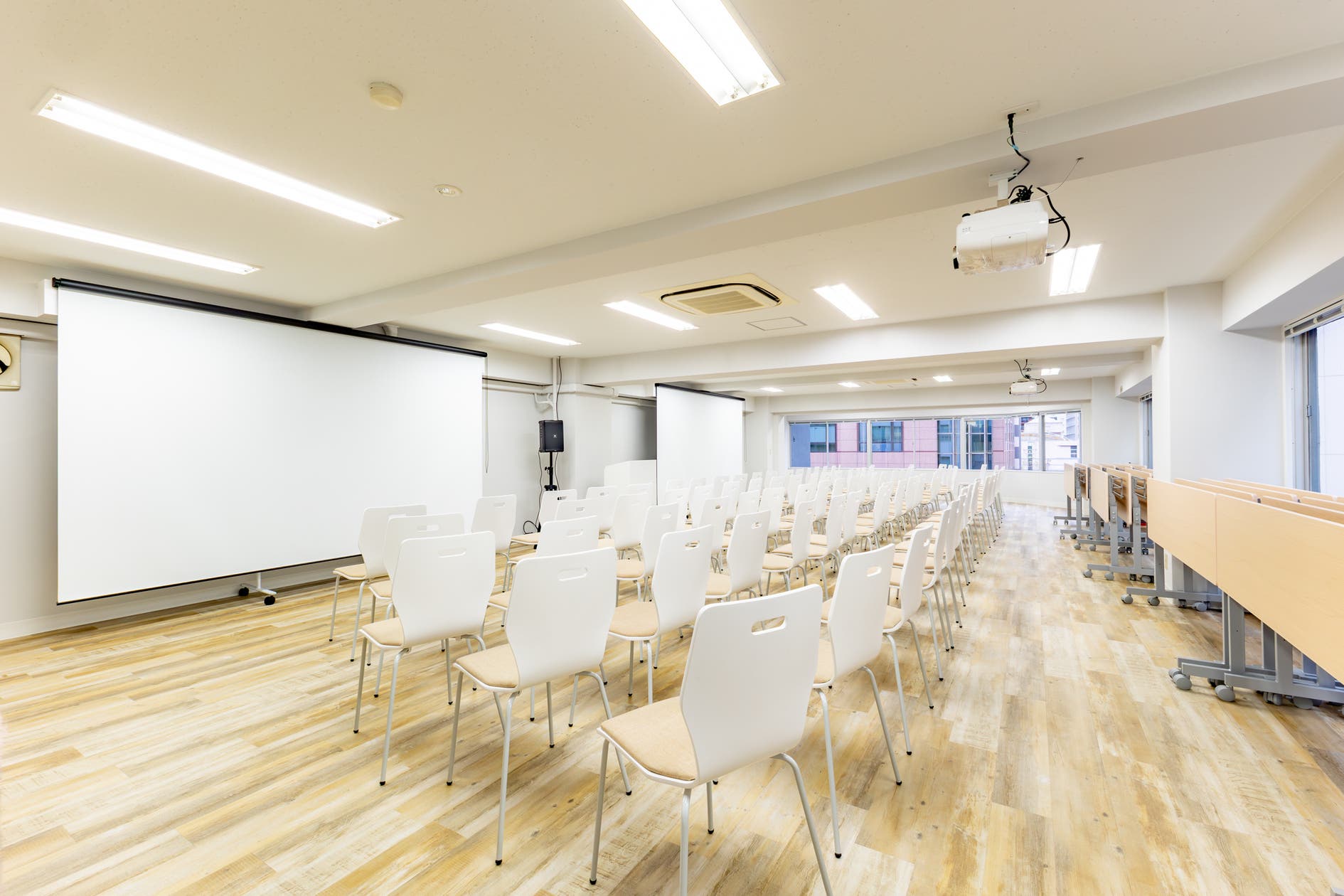 【新宿御苑前1分】100人着席可能な会議室｜Wi-Fi、プロジェクター、スクリーン完備｜セミナーやイベントに最適の写真12