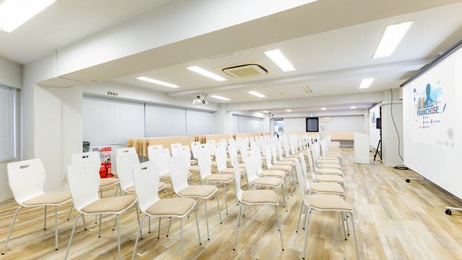 【新宿御苑前1分】100人着席可能な会議室|Wi-Fi、プロジェクター、スクリーン完備|セミナーやイベントに最適の写真11