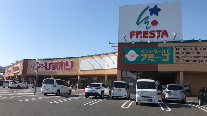 【フレスタ宇品商業施設】中央共用通路前駐車場の写真1