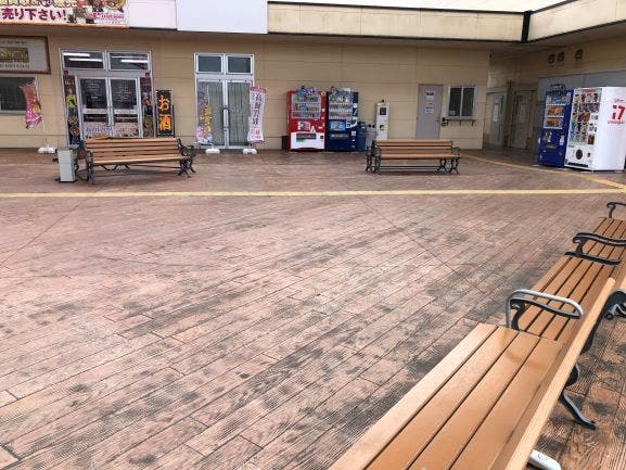 【フレスポ神辺モール】中央広場の写真2