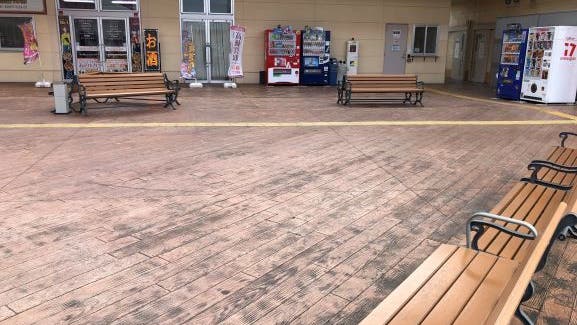 【フレスポ神辺モール】中央広場の写真2