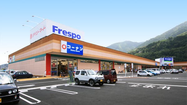 【フレスポ阿波池田】駐車場内②(ファンタジスタ・コーナン前付近)の写真1