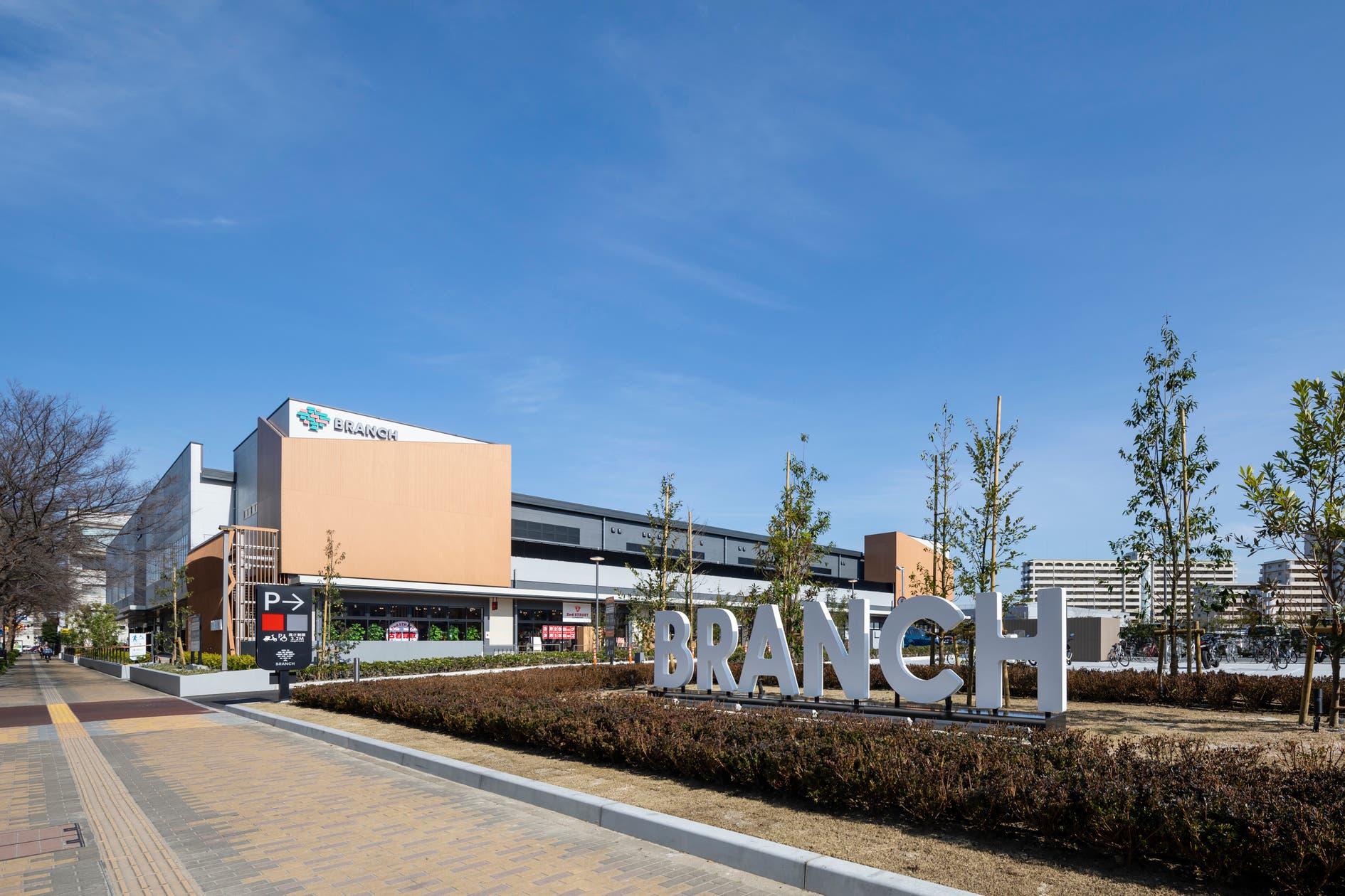 【BRANCH博多パピヨンガーデン】ピロティ(パレット前)の写真1