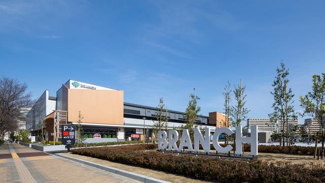 【BRANCH博多パピヨンガーデン】ピロティ(パレット前)の写真1