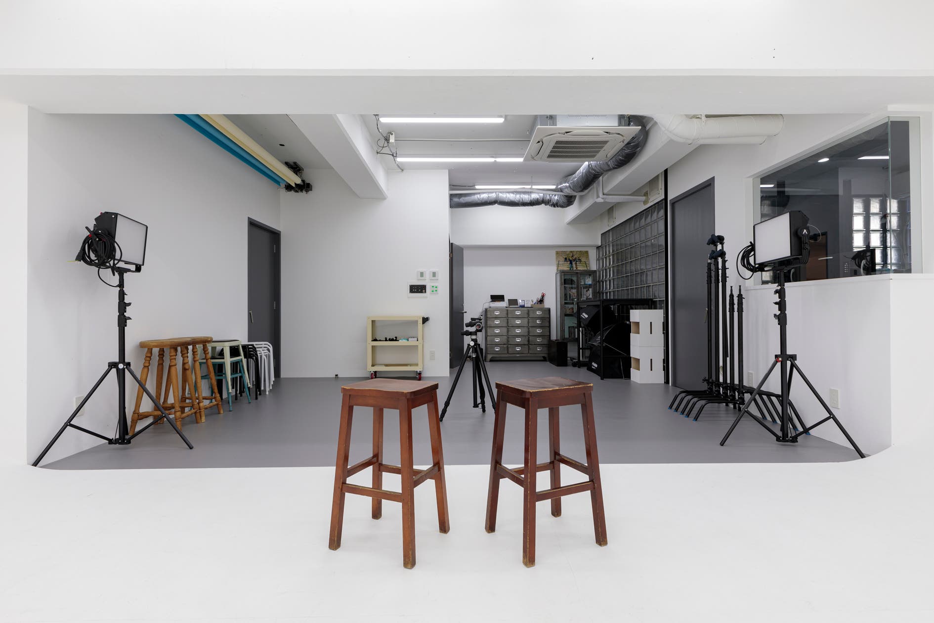 【新宿・渋谷エリアから車で約10分 / 渋谷区初台】ハレノヒスタジオは3面R白ホリゾントスタジオ。メイクルーム完備。の写真11