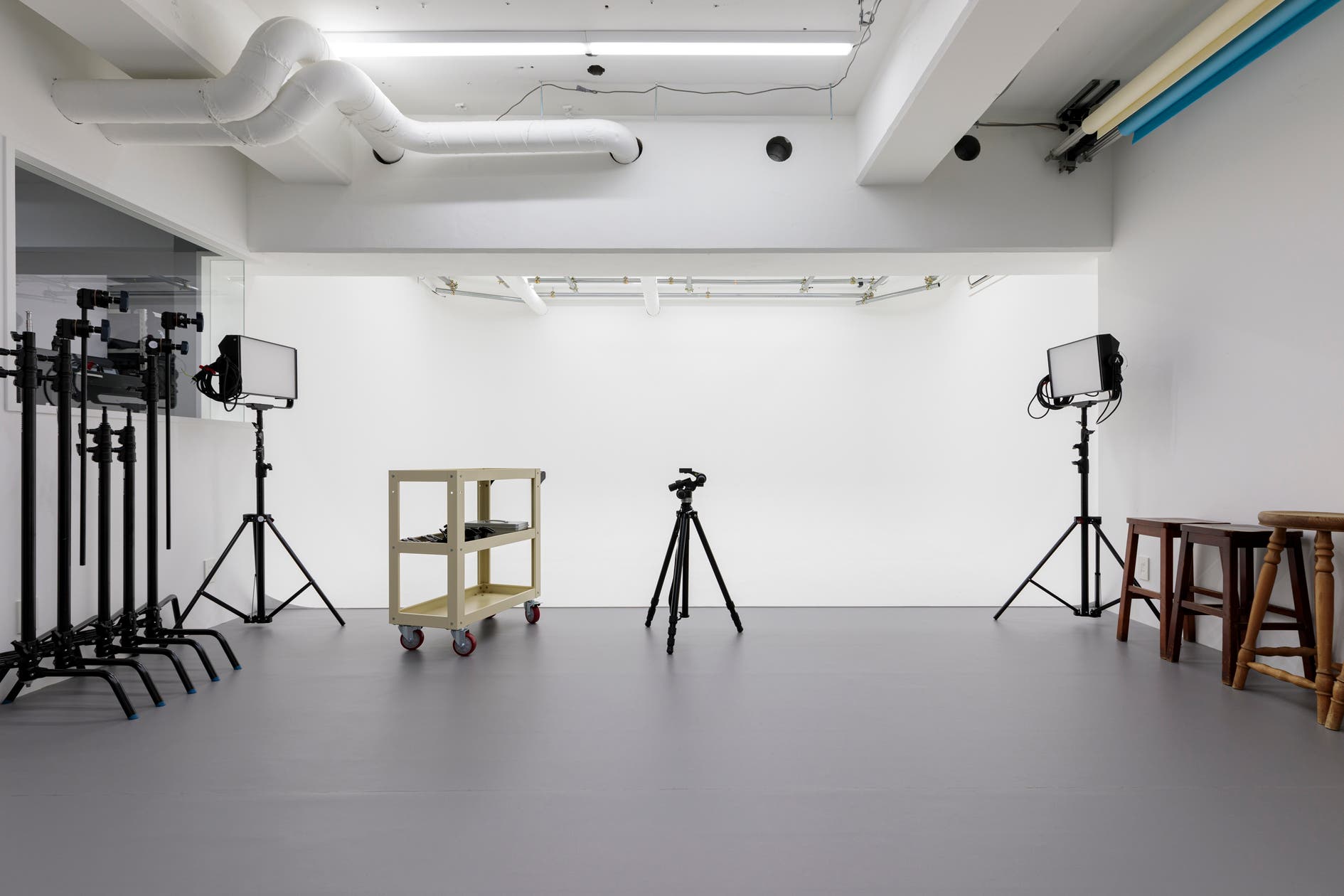 【新宿・渋谷エリアから車で約10分 / 渋谷区初台】ハレノヒスタジオは3面R白ホリゾントスタジオ。メイクルーム完備。の写真12