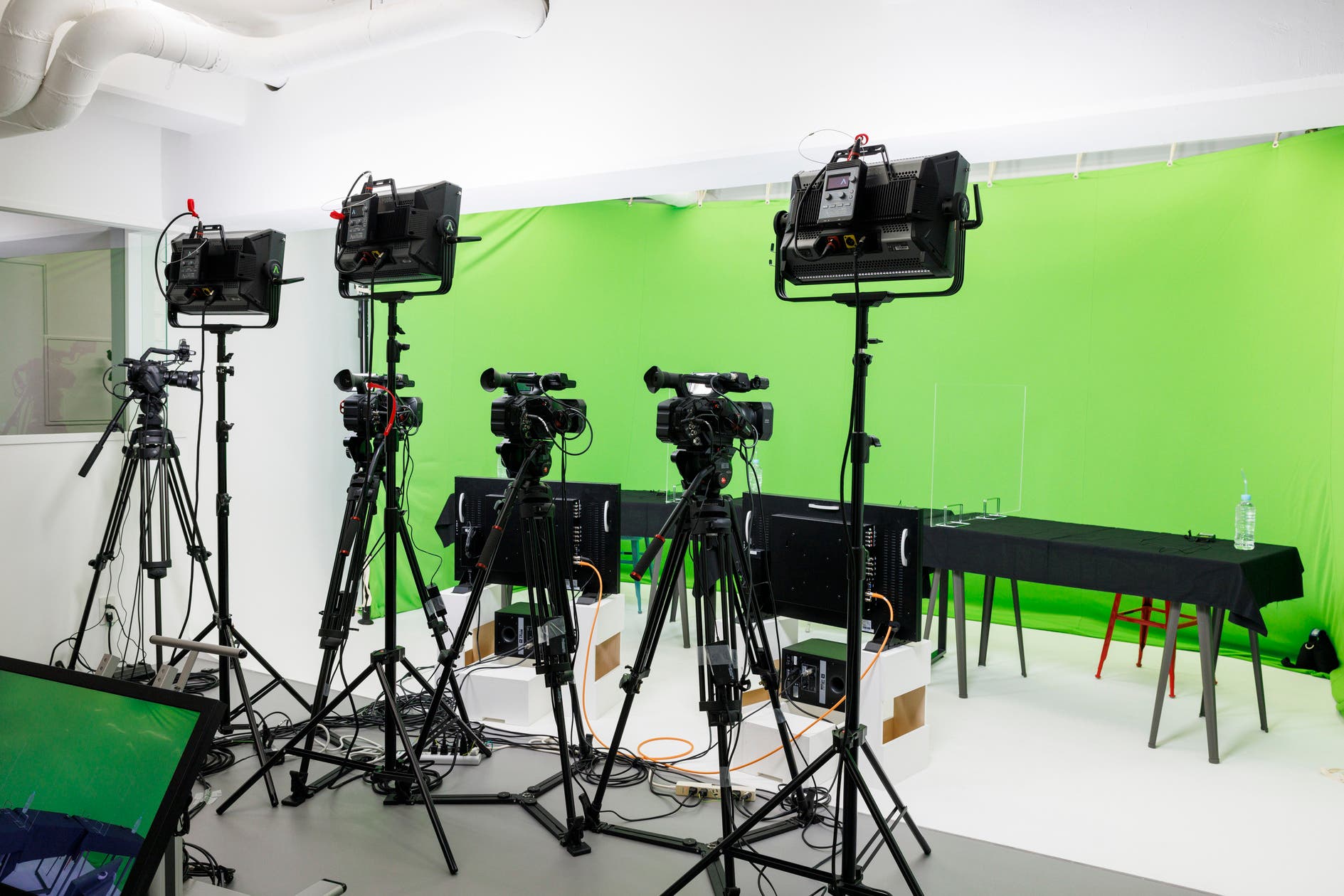 【新宿・渋谷エリアから車で約10分 / 渋谷区初台】ハレノヒスタジオは3面R白ホリゾントスタジオ。メイクルーム完備。の写真13