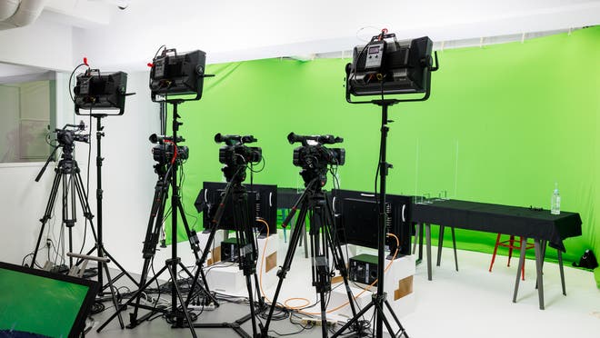 【新宿・渋谷エリアから車で約10分 / 渋谷区初台】ハレノヒスタジオは3面R白ホリゾントスタジオ。メイクルーム完備。の写真13