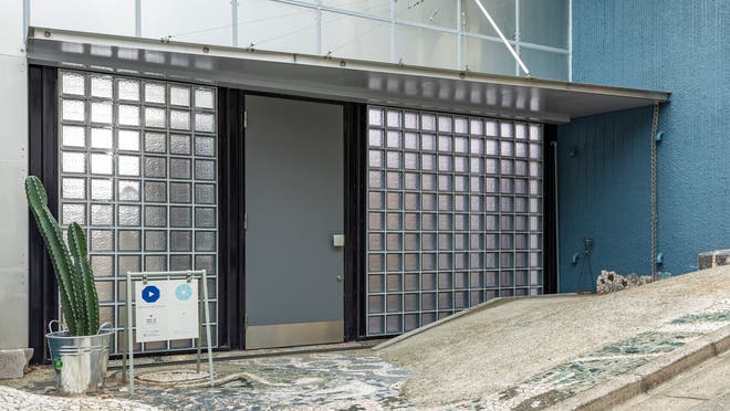 【新宿・渋谷エリアから車で約10分 / 渋谷区初台】ハレノヒスタジオは3面R白ホリゾントスタジオ。メイクルーム完備。の写真9