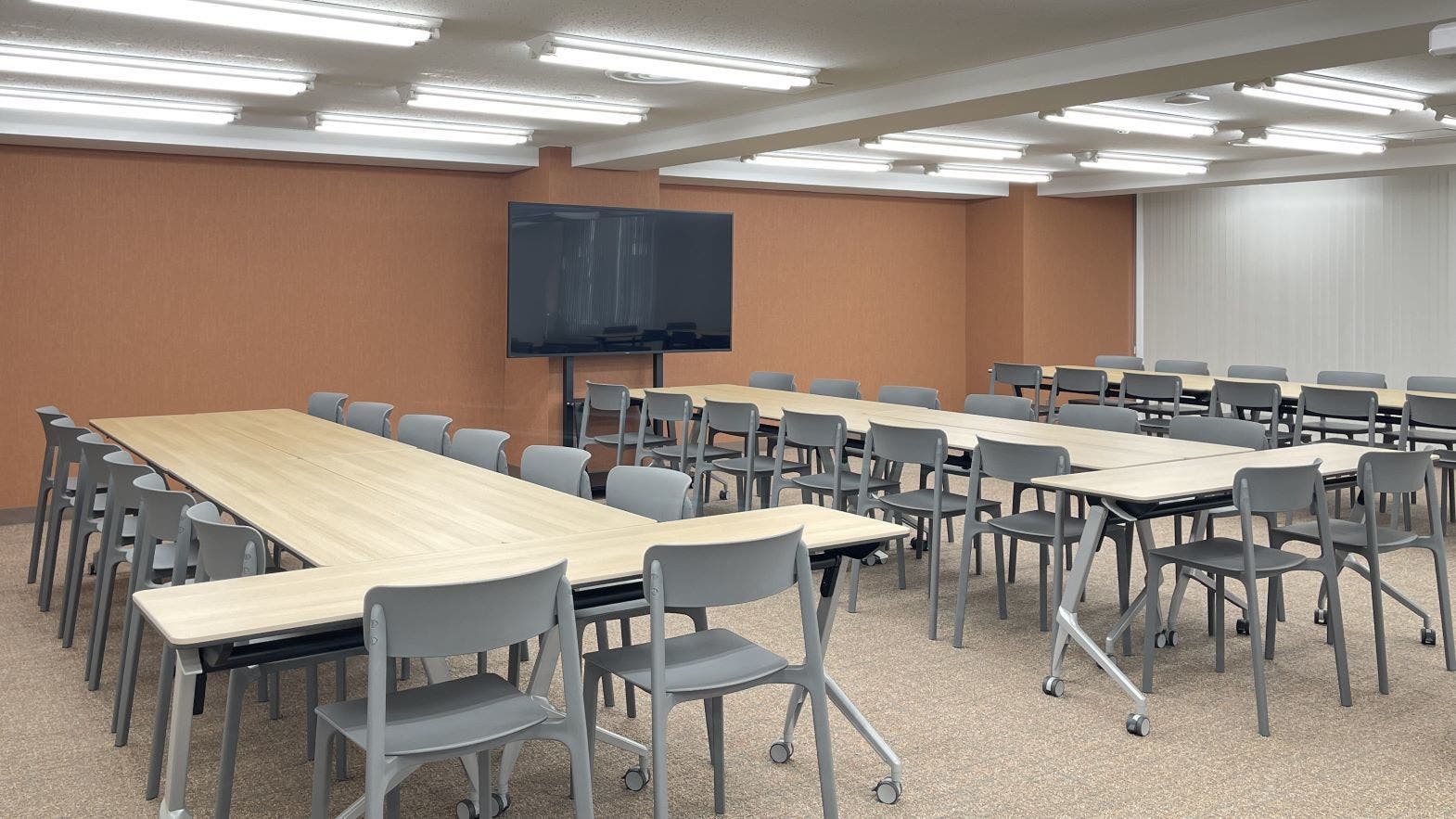 【301】ブラウン＆グレーの内装備品✨イベント・セミナー・研修に最適📚飲食持ち込み可🍱　の写真4