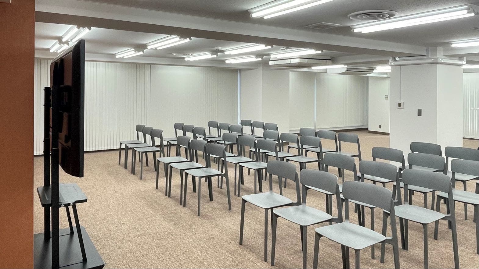 【301】ブラウン＆グレーの内装備品✨イベント・セミナー・研修に最適📚飲食持ち込み可🍱　の写真5