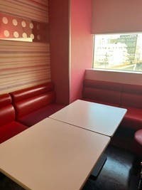 《2~4名用》会議・打ち合わせ用ルーム【サイズS】（加熱式たばこのみ可）の写真1