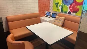 《2~4名用》会議・打ち合わせ用ルーム【サイズS】(加熱式たばこのみ可)の写真1