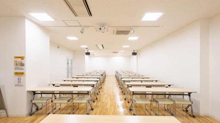 【定員66名】京阪枚方市駅直結!打ち合わせ、会議、試験会場、研修に最適!の写真1