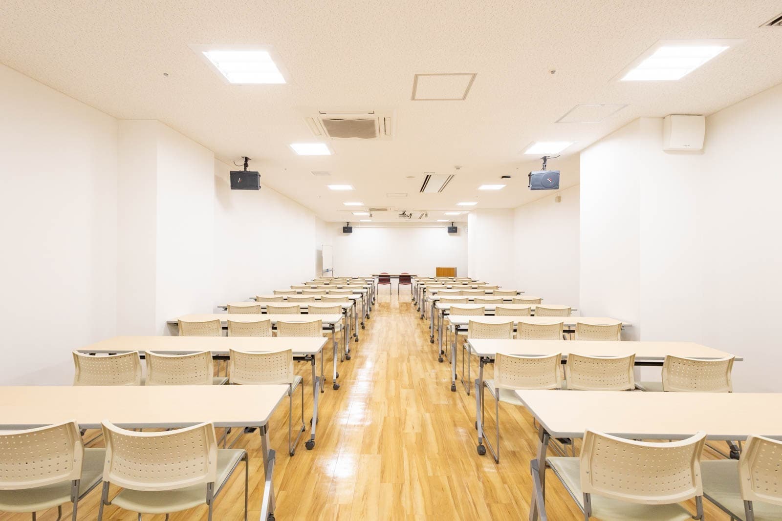 【定員66名】京阪枚方市駅直結！打ち合わせ、会議、試験会場、研修に最適！の写真5