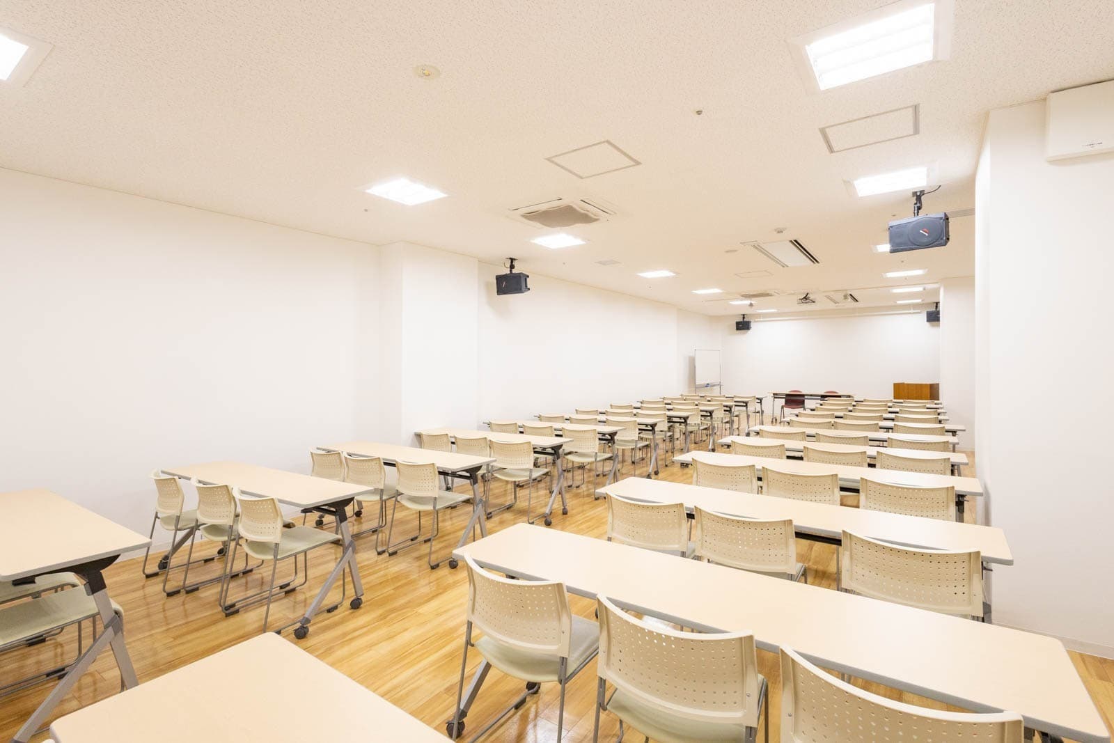 【定員66名】京阪枚方市駅直結！打ち合わせ、会議、試験会場、研修に最適！の写真4