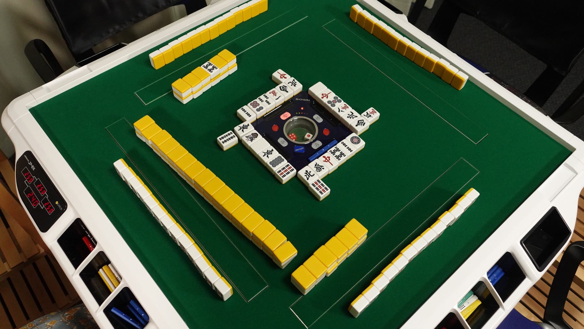 全自動点数計算付き麻雀卓の画像1