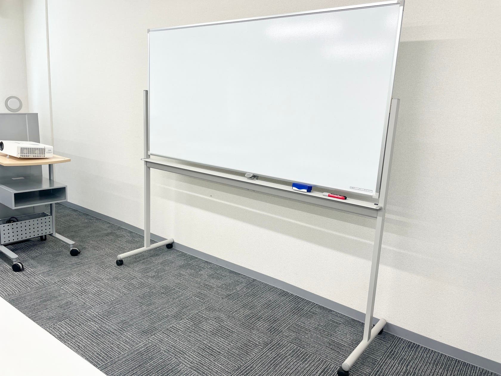 プロジェクター・スクリーン無料貸出！🚗駐車場あり🚗最大36名利用可/ドリンク付き/冷房完備/サッポロファクトリー向かいの写真12