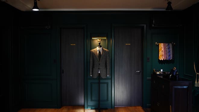 青山一丁目駅から徒歩5分。ハイセンスな南青山のテーラー&バー空間。の写真2