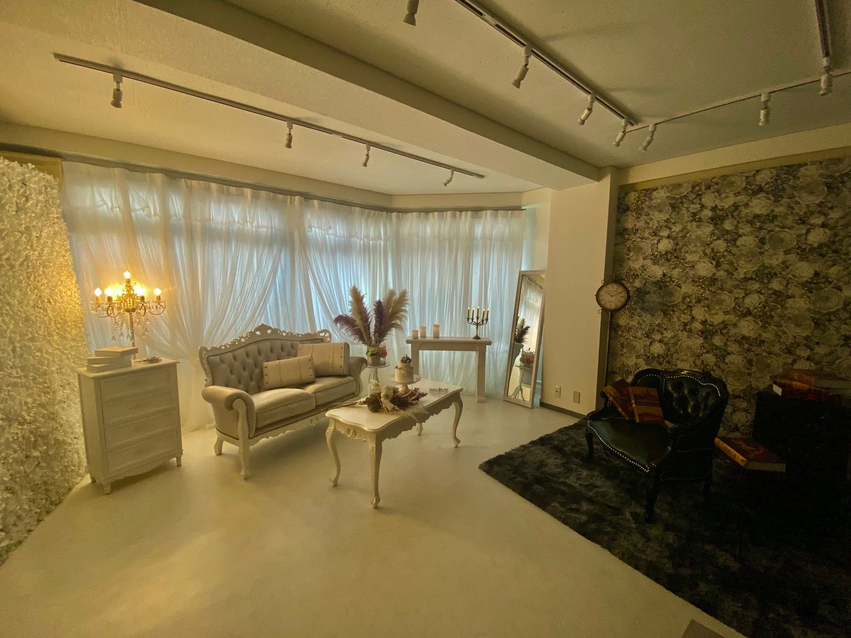 秋葉原最大規模の姫エリア（白/黒）✨豊富な自然光🌞本物の大型漆喰壁🥀花壁/広々40㎡/大型背景紙7種/グリーンバックの写真18