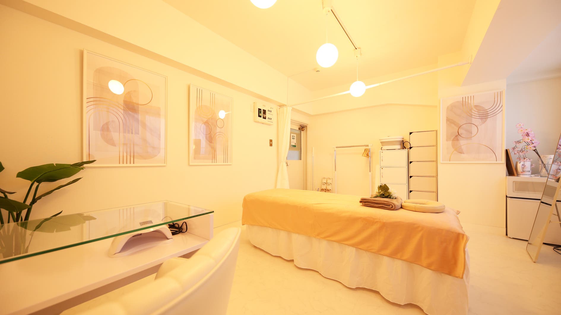 🎉癒し空間🎉千葉駅5分京成千葉駅5分栄町駅1分🚊白を基調にしたシンプルで清潔感あるサロン💆‍♀️エステ/ネイル/整体/ヨガの写真11