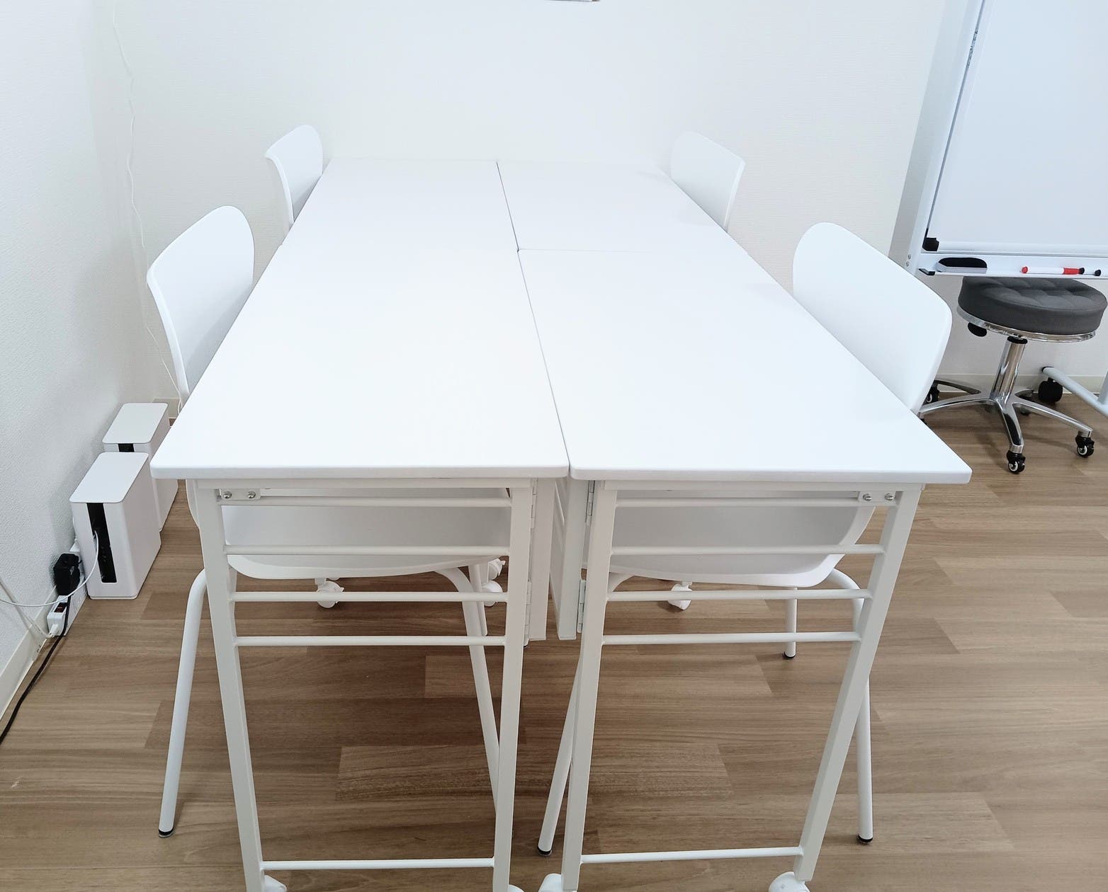 マッサージベッド2台｜メイク・サロン講習・練習・同時施術・マッサージ・パーソナルカラー診断の写真11