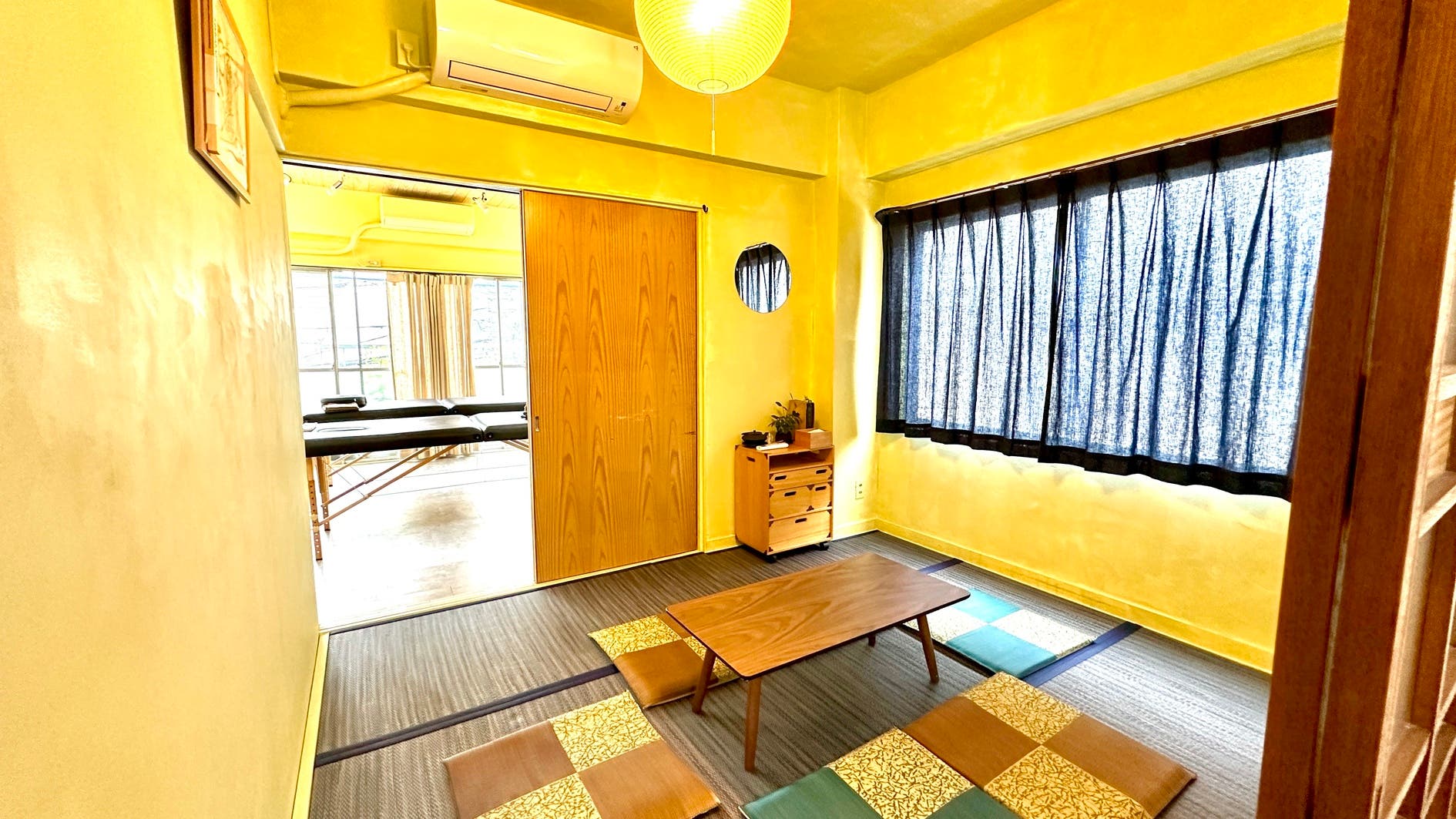 占いやセッション向けの折りたたみテーブル（無料）の画像1