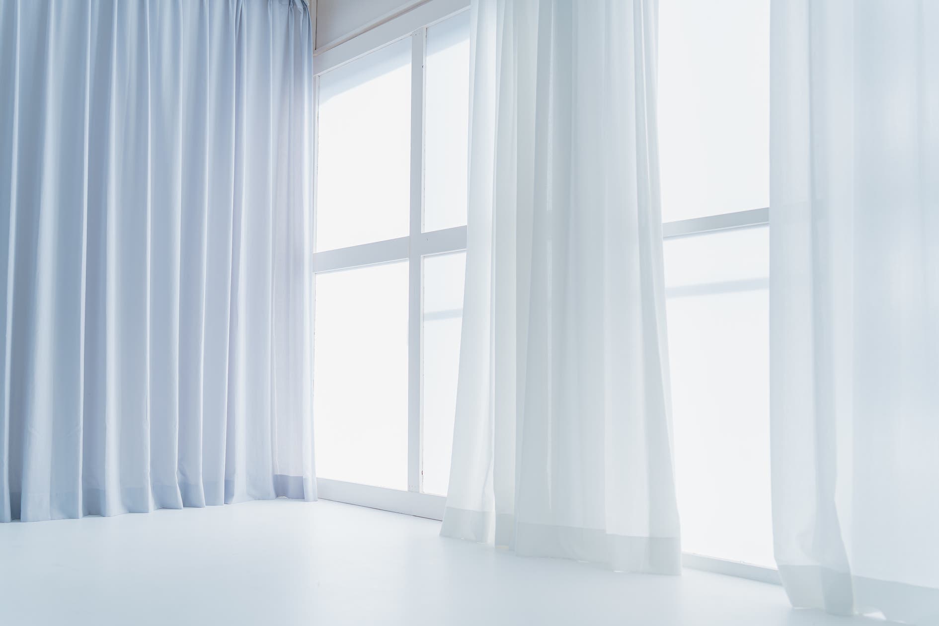 白基調のシンプルなフォトスタジオの写真5