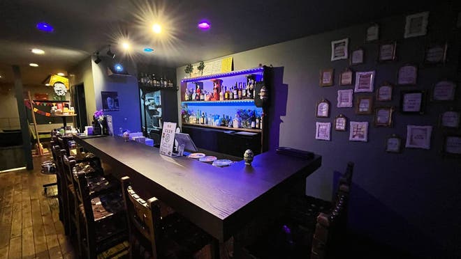 森下駅から徒歩1分!メキシコの死者の日をモチーフにしたスナックバーの写真1