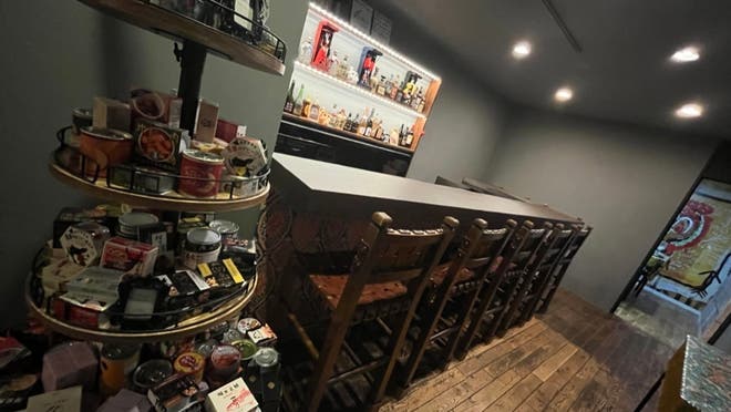 森下駅から徒歩1分!メキシコの死者の日をモチーフにしたスナックバーの写真2