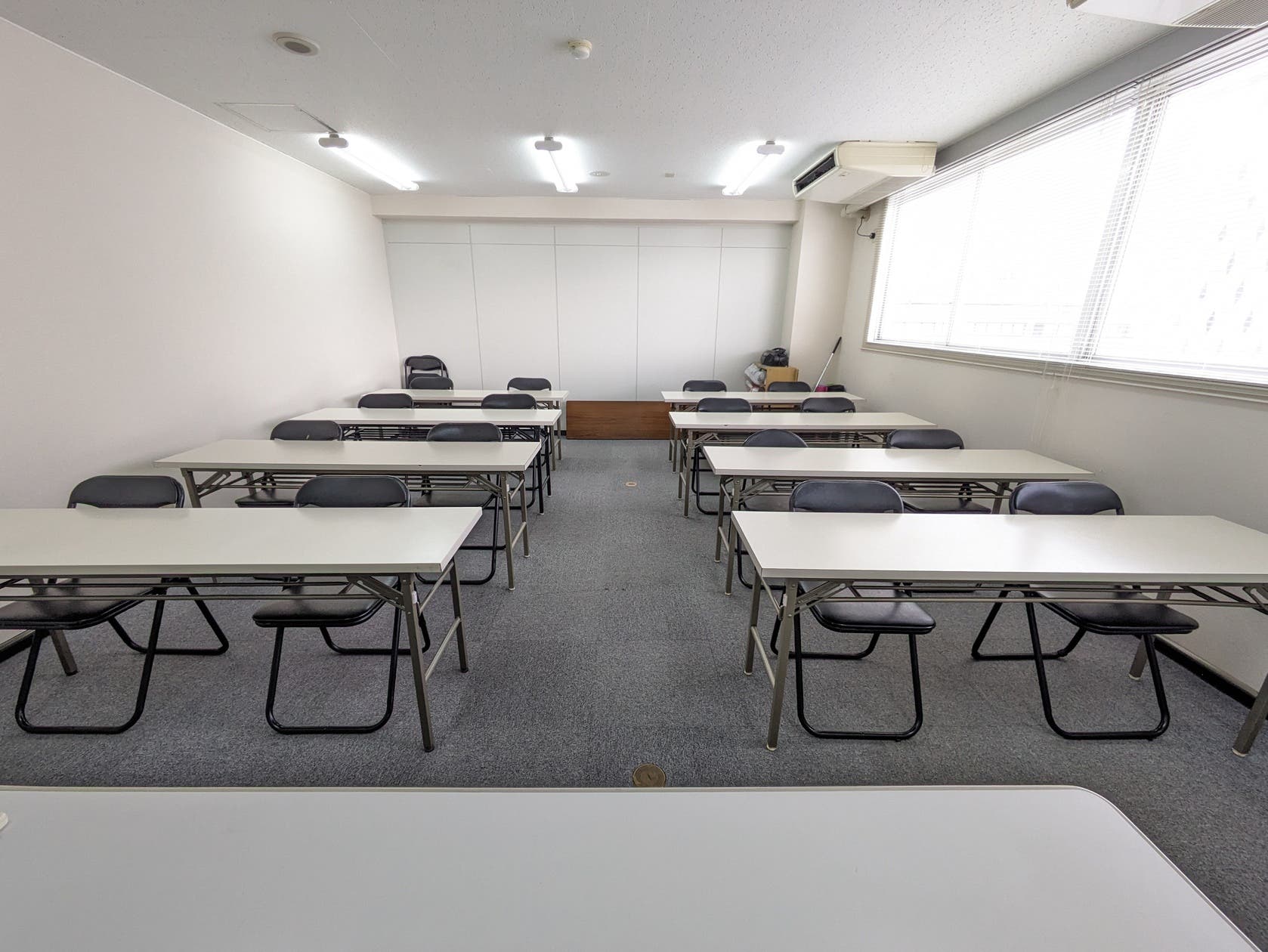 勾当台公園駅徒歩4分 リスズビル【9階9-3会議室】定禅寺通り沿いにある落ち着いた貸し会議室です。の写真3