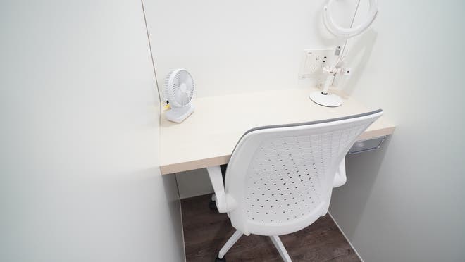 <ビズボ横浜東口No.1>【換気ファン付完全個室】横浜駅東口徒歩4分🚃24H⏰光回線Wi-Fi📶電源🔌テレワーク/ZOOMの写真2