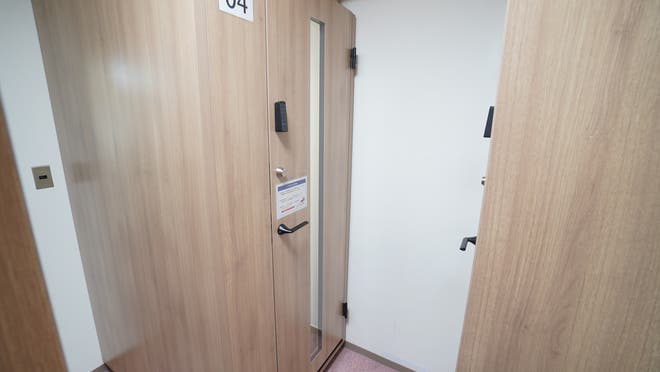 <ビズボ横浜東口No.1>【換気ファン付完全個室】横浜駅東口徒歩4分🚃24H⏰光回線Wi-Fi📶電源🔌テレワーク/ZOOMの写真9