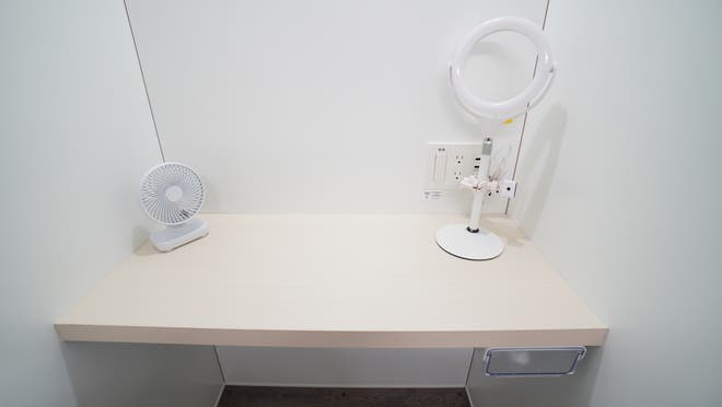 <ビズボ横浜東口No.2>【換気ファン付完全個室】横浜駅東口徒歩4分🚃24H⏰光回線Wi-Fi📶電源🔌テレワーク/ZOOMの写真3