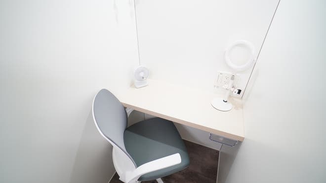 <ビズボ横浜東口No.2>【換気ファン付完全個室】横浜駅東口徒歩4分🚃24H⏰光回線Wi-Fi📶電源🔌テレワーク/ZOOMの写真4