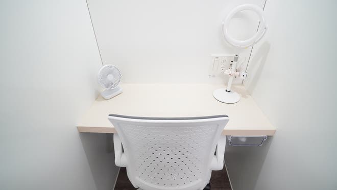 <ビズボ横浜東口No.2>【換気ファン付完全個室】横浜駅東口徒歩4分🚃24H⏰光回線Wi-Fi📶電源🔌テレワーク/ZOOMの写真5