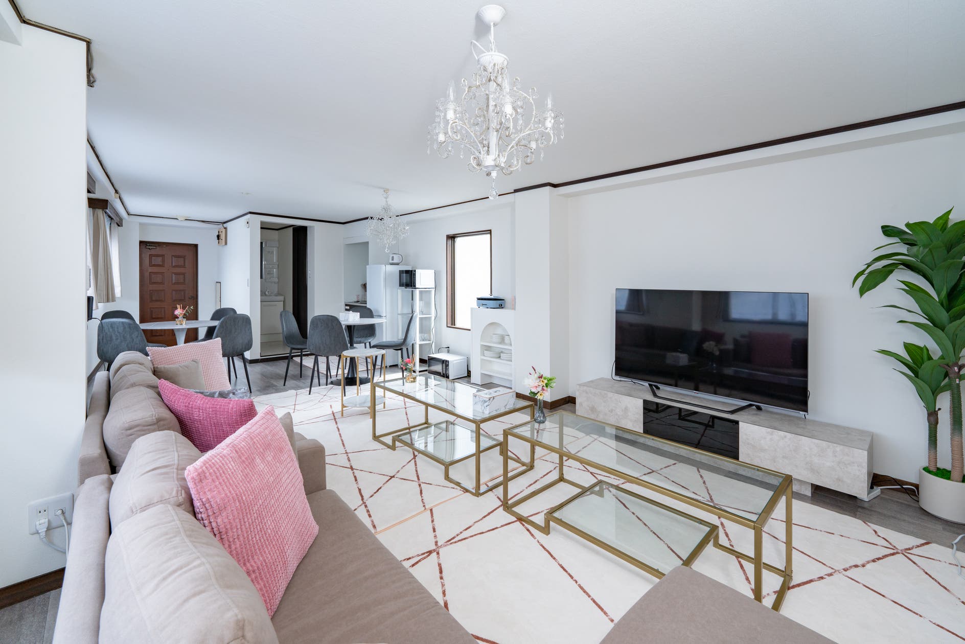 人気エリア🌞期間限定40％OFF✨高田馬場スグ🚶大人数🎈推し活🍺女子会💖パーティ🎈100㌅ﾌﾛｼﾞｪｸﾀｰ📹人気ｹﾞｰﾑ🎮の写真6